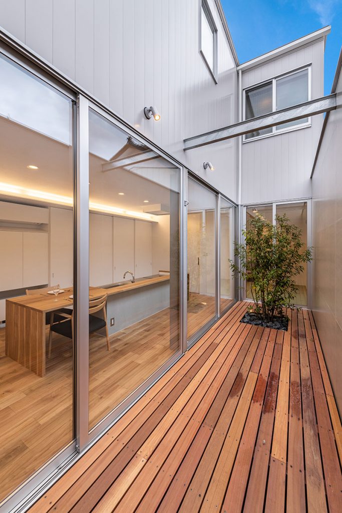 カーテンのいらない暮らしで、開放感のあるゆとりの生活をしませんか？ | プラウム建築設計事務所 －PROUM－